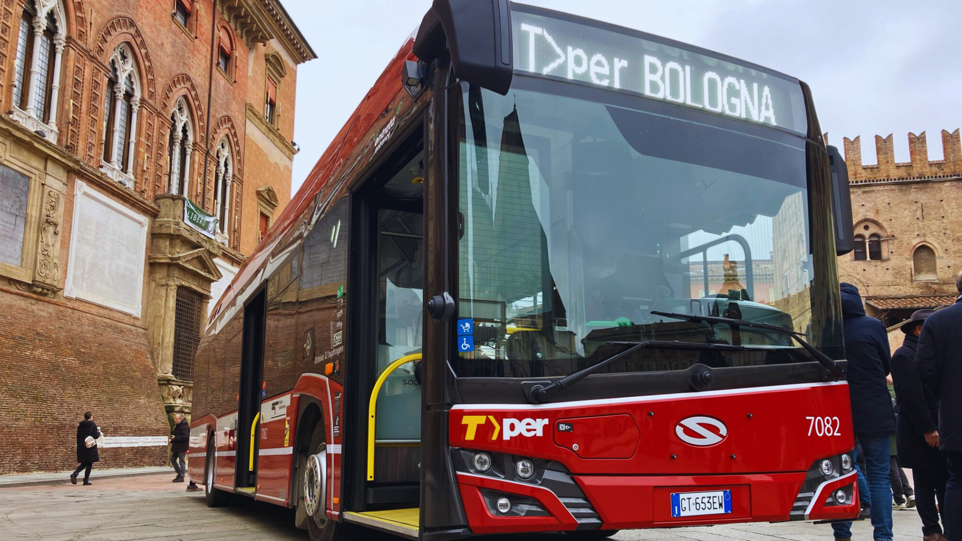 Solaris delivers first phase of Ballard-powered bus fleet in Italy